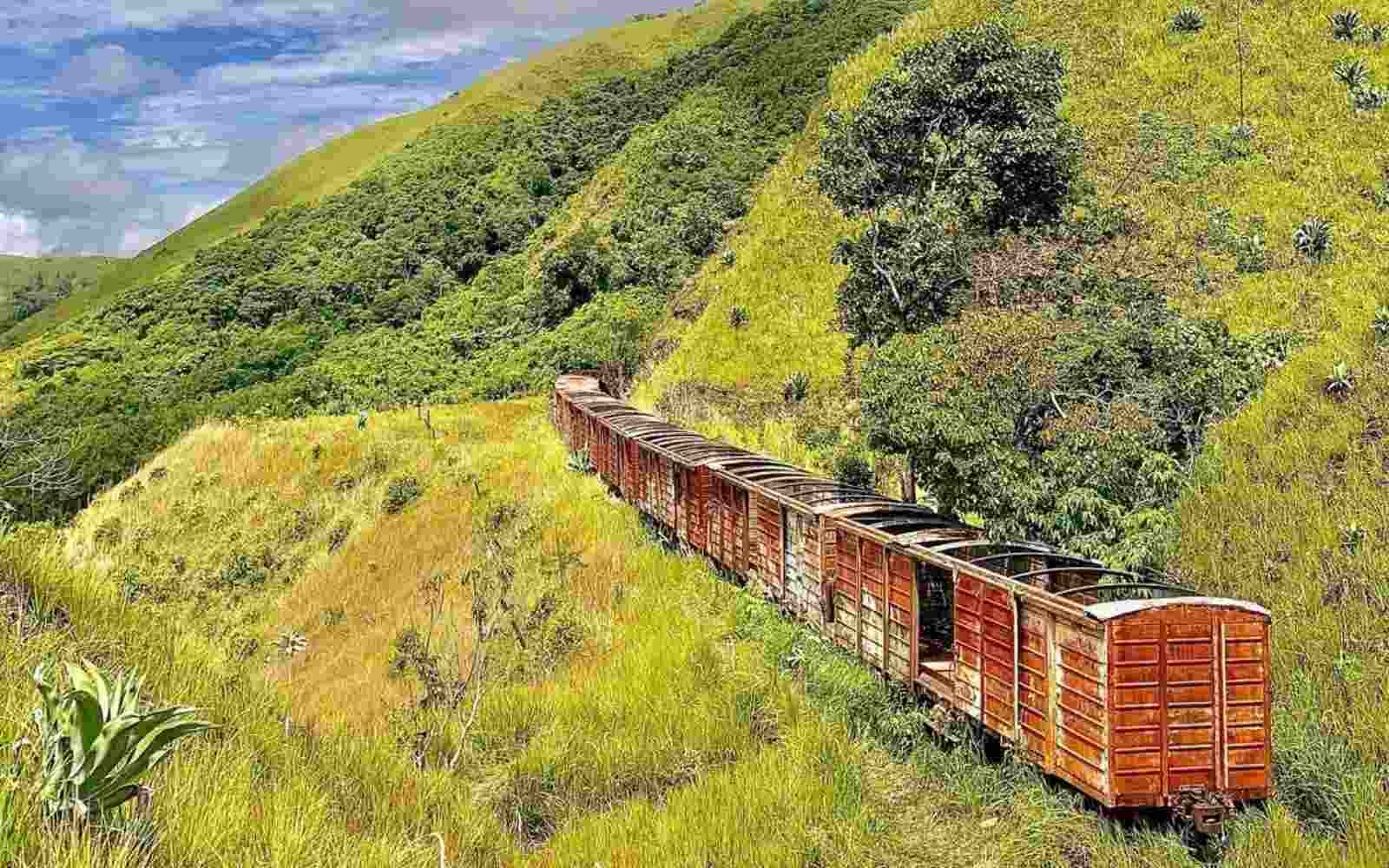 Tren El Encanto - Fama FM