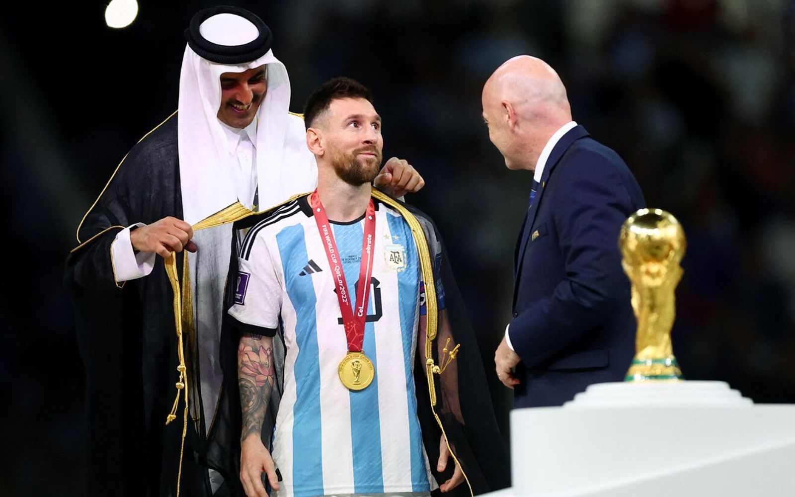El Besht, la capa que vistió Messi - Fama FM